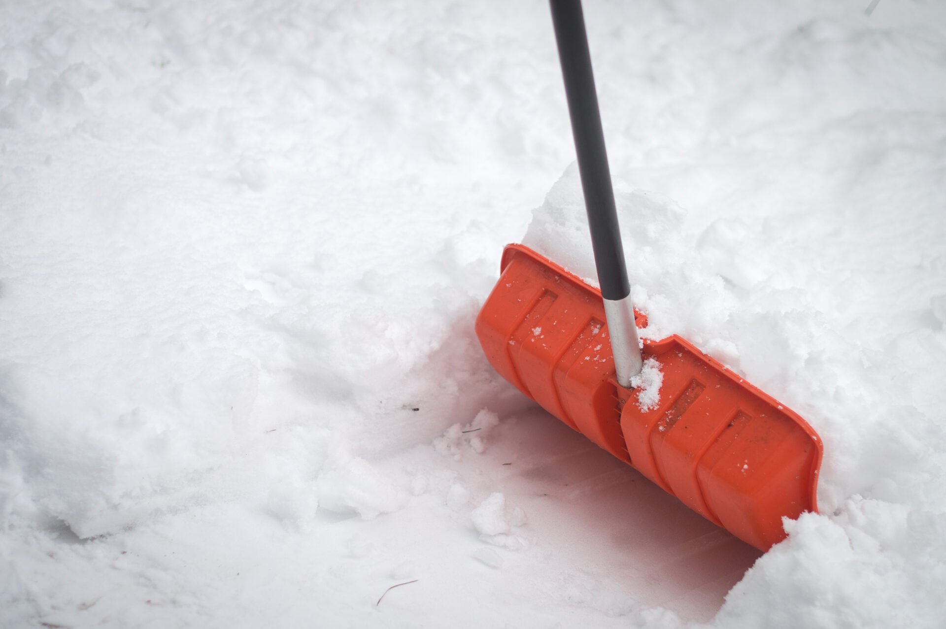 Iowa Heart Expert Says Shoveling Too Much Snow Can be A Killer – Mix ...
